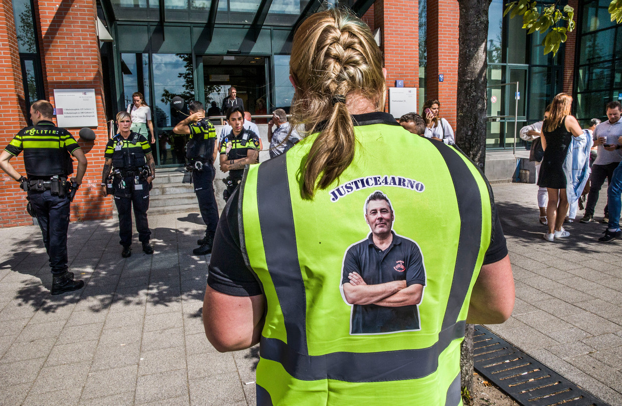 Twaalf jaar cel en tbs geëist tegen vrachtwagenchauffeur die agent doodreed