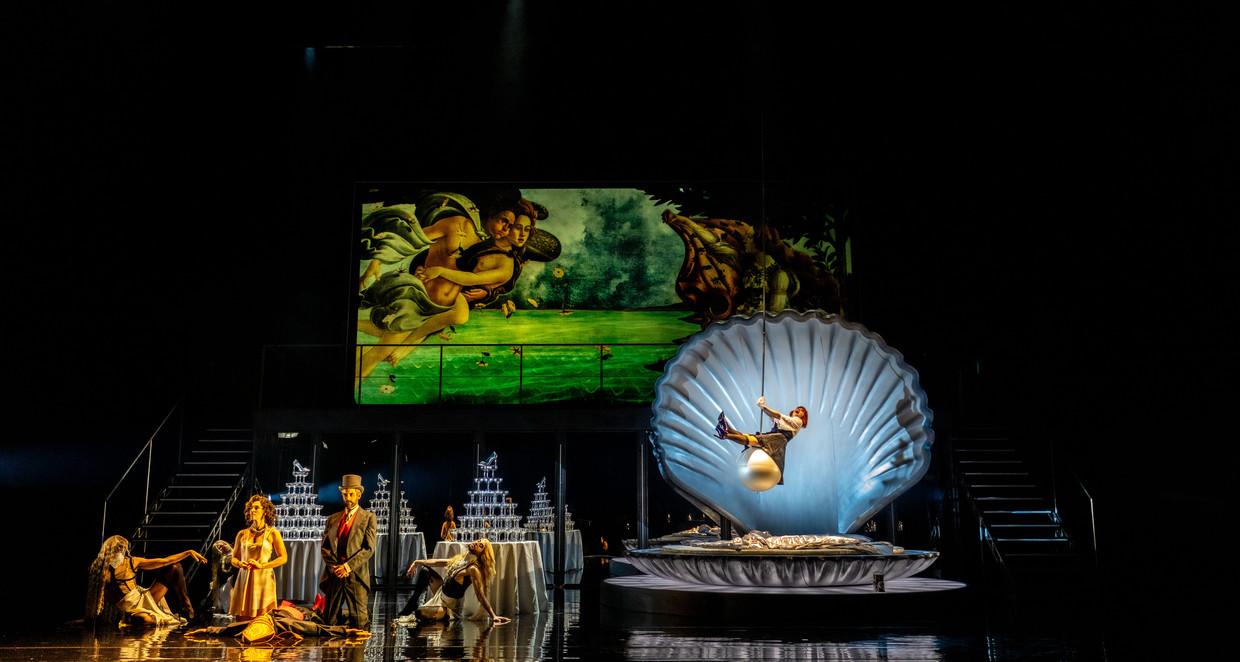 Laura Bohn speelt de ‘Dirty Duchess’ in ‘Powder Her Face’: ‘Ze speelt ...