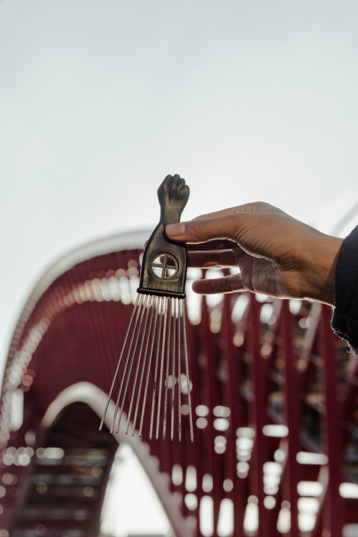 Veel mensen durven geen kleur te dragen, zegt kunstenaar Iriée Zamblé ...