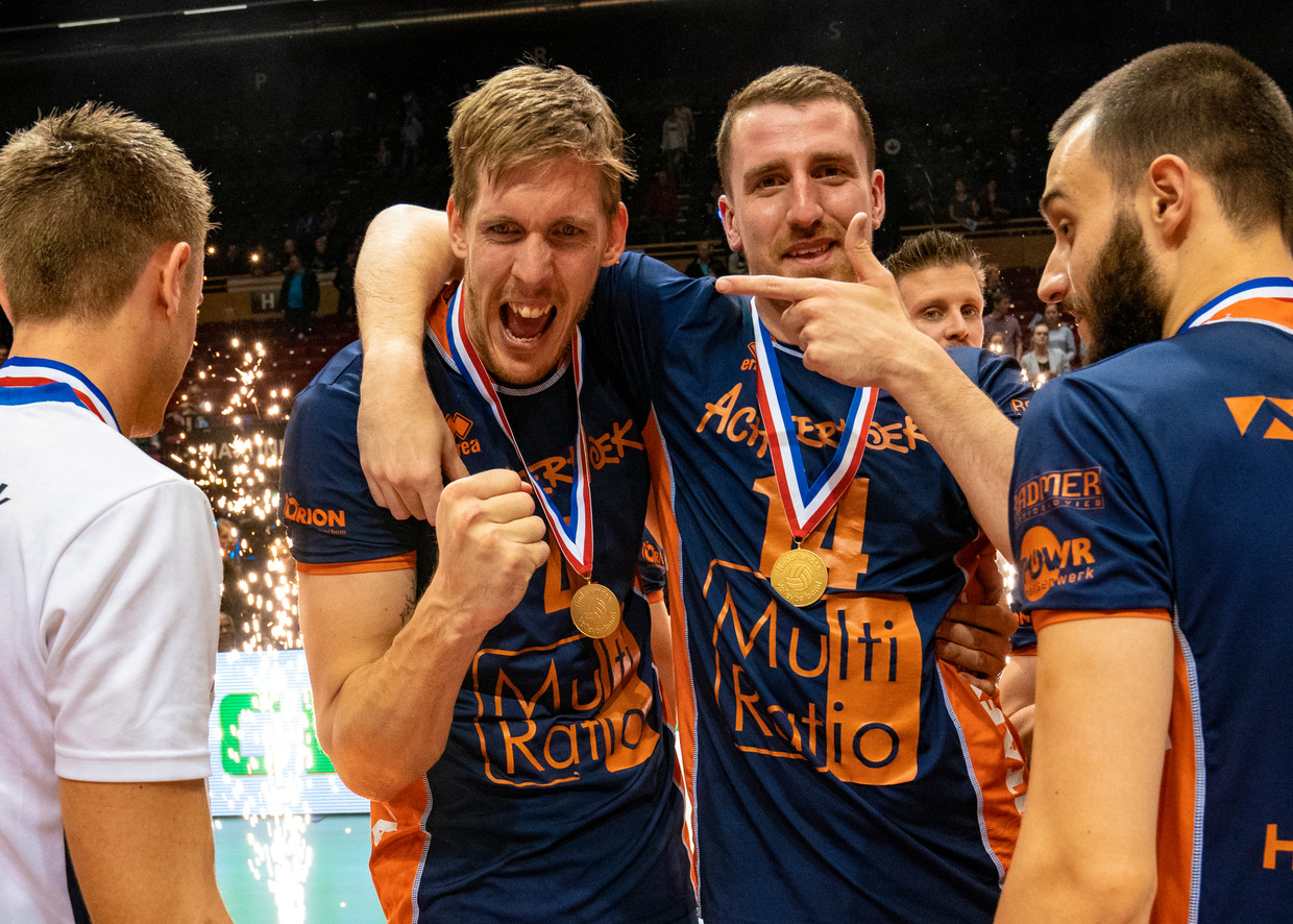 Volleyballer Joris Marcelis kampioen met zijn laatste smash en neemt zo ...
