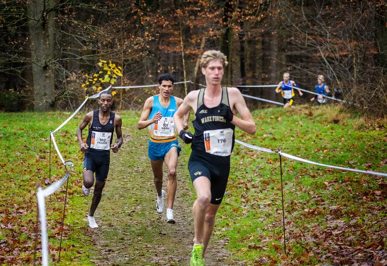 In het azc zagen ze in Tesfu een hardloper, vijf jaar later mag hij ...