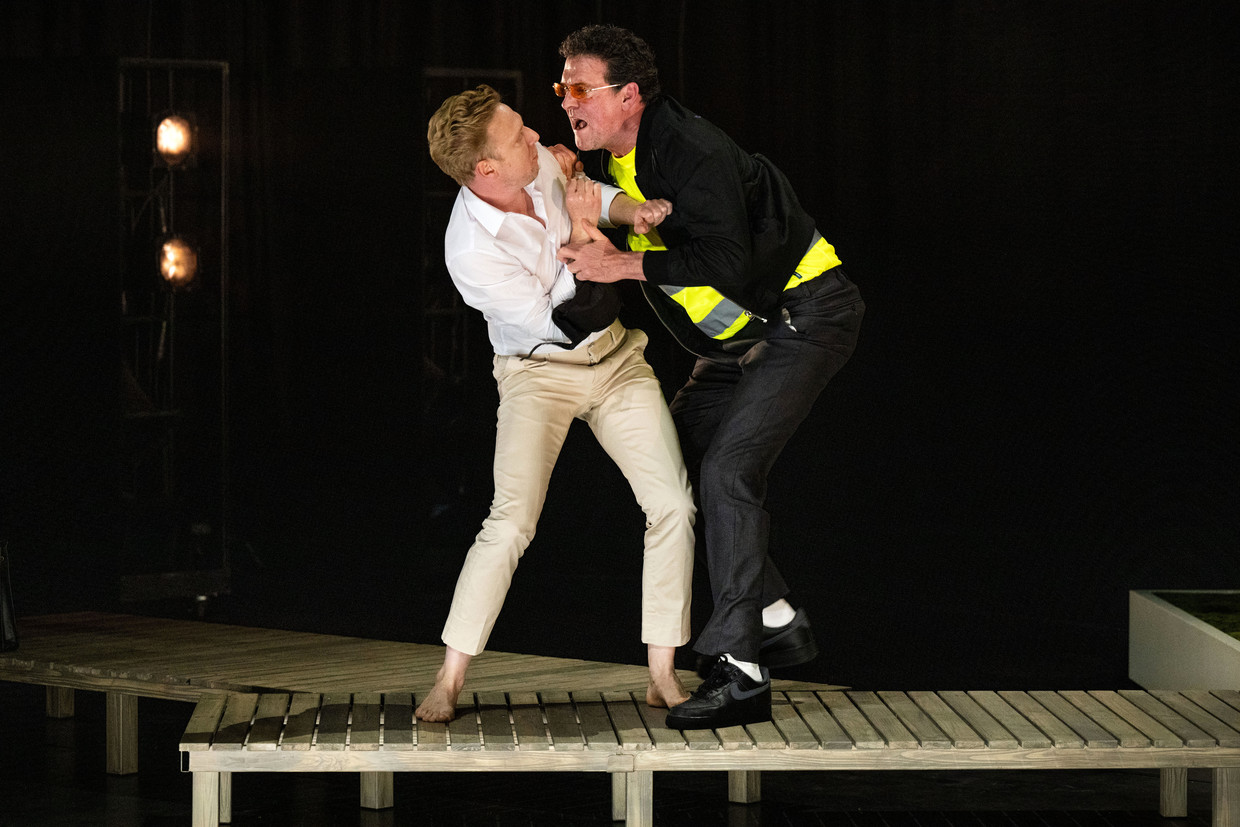 Acteurs uit ‘Laagland’: ‘Acteren is je mening bijstellen, niet te snel ...