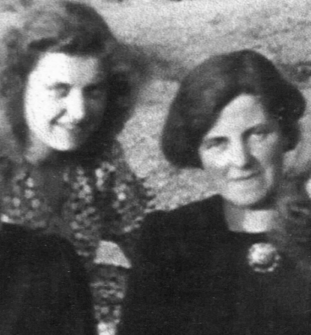 ‘Ons komme zo’, hoorde Koos als kind tijdens de Watersnoodramp. Maar moeder en zus kwamen nooit