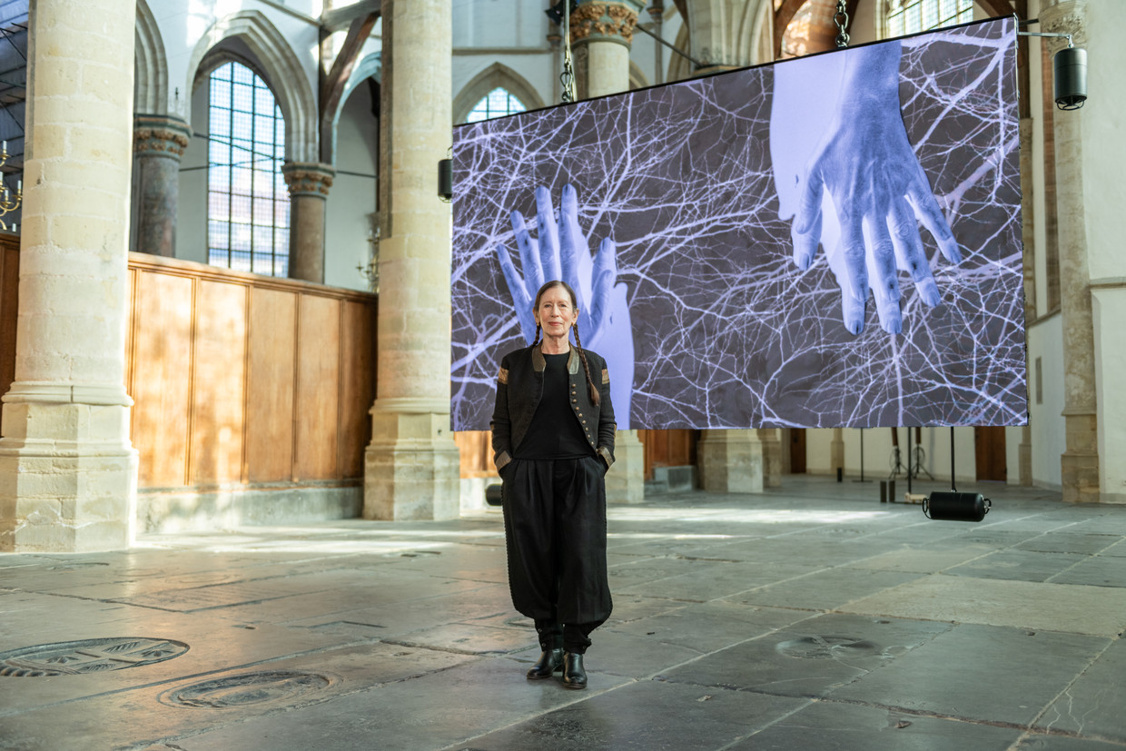 De overzichtsexpositie van muzieklegende Meredith Monk in Amsterdam is ...