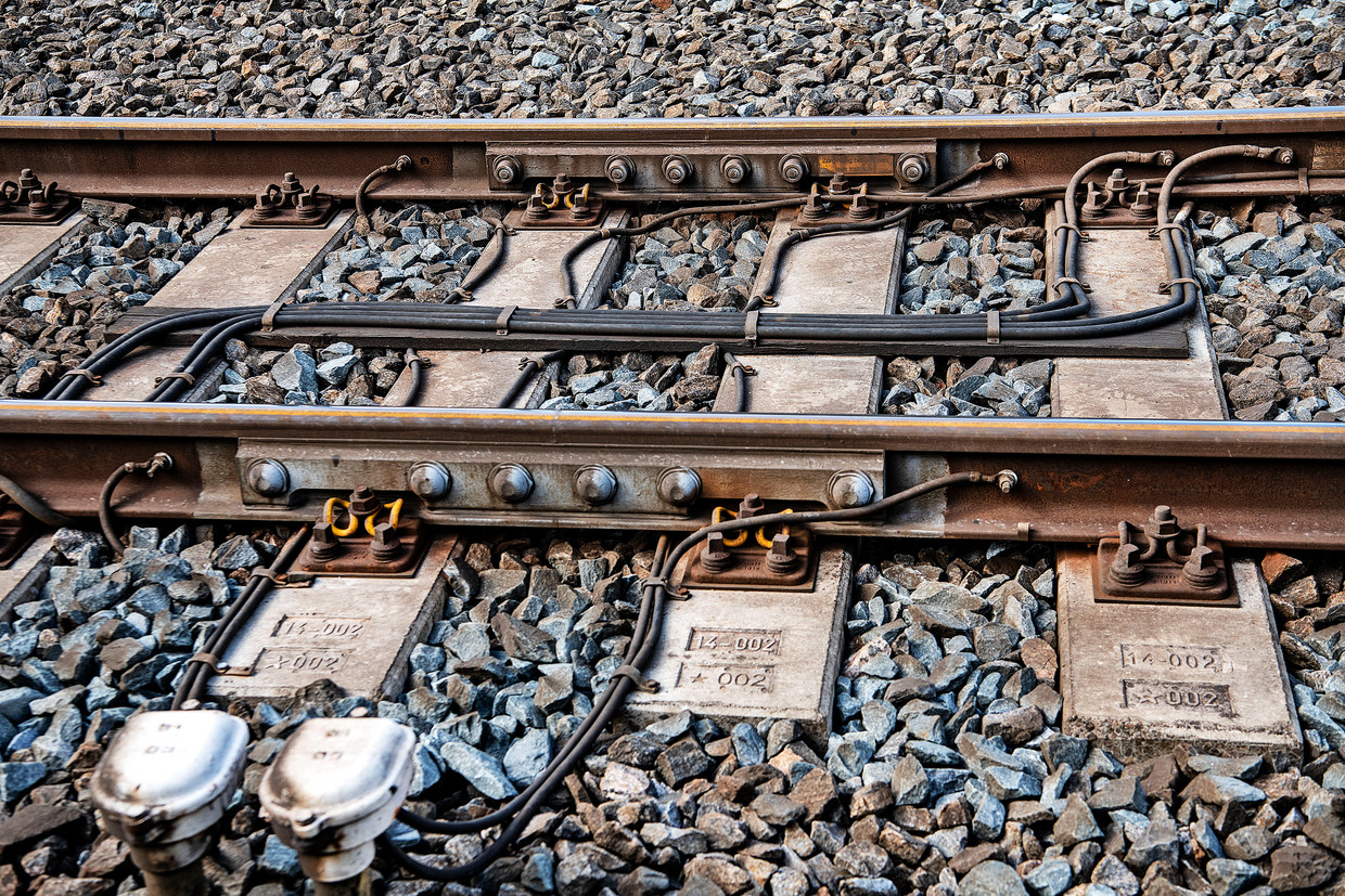Zo voorkomt ProRail dat de treinrails kromtrekken door de hitte
