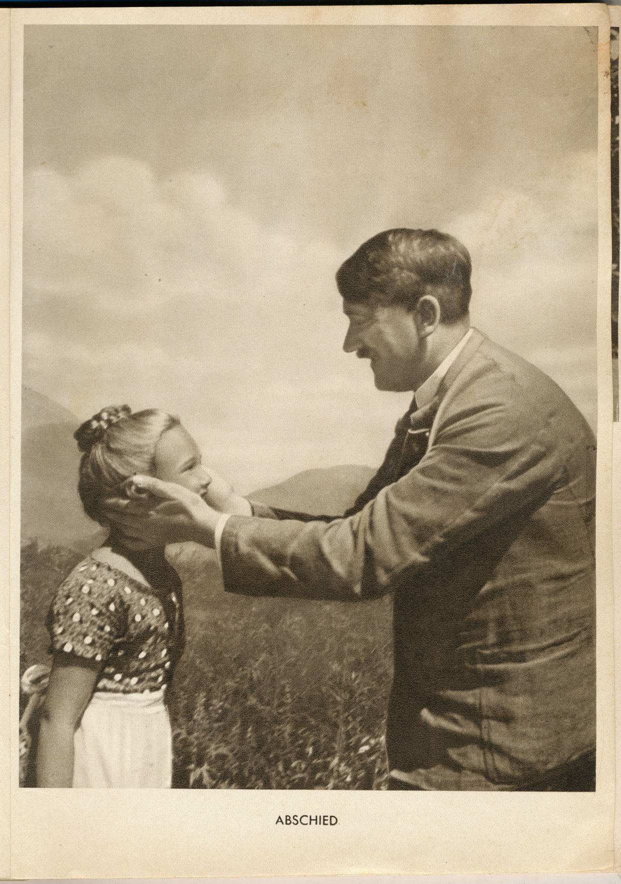 Beeldbiografie toont de ondergang van Adolf Hitler heel gewoon foto ...
