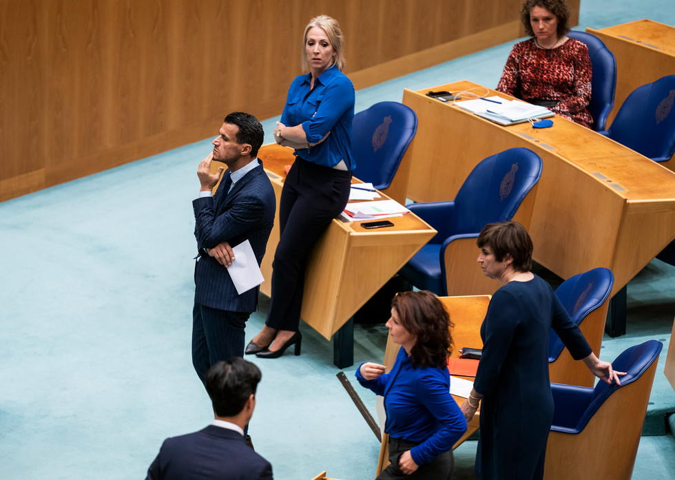 Onder deze voorwaarden stappen we misschien in kabinet, hinten Ploumen ...