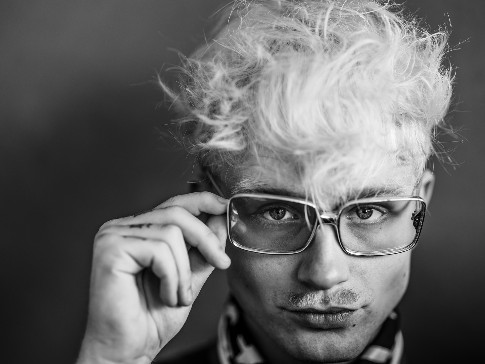 Joost Klein begon op YouTube, schreef een dichtbundel en stond als ...