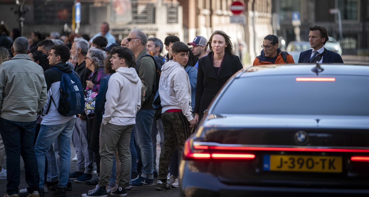 Opinie: Nederland als uithangbord van integriteit? Wij roepen alle politieke partijen op te ...