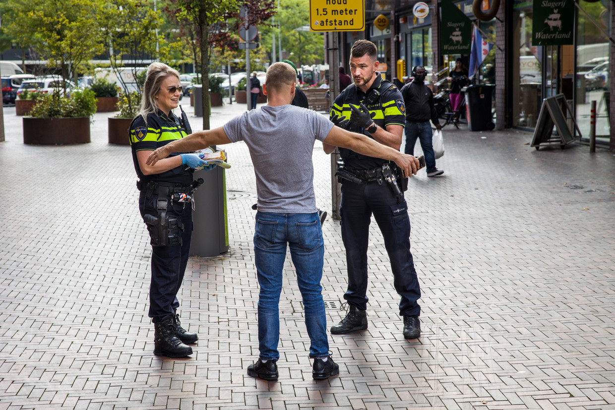 Hoe de Amsterdamse politie preventief fouilleren zelf om zeep hielp ...