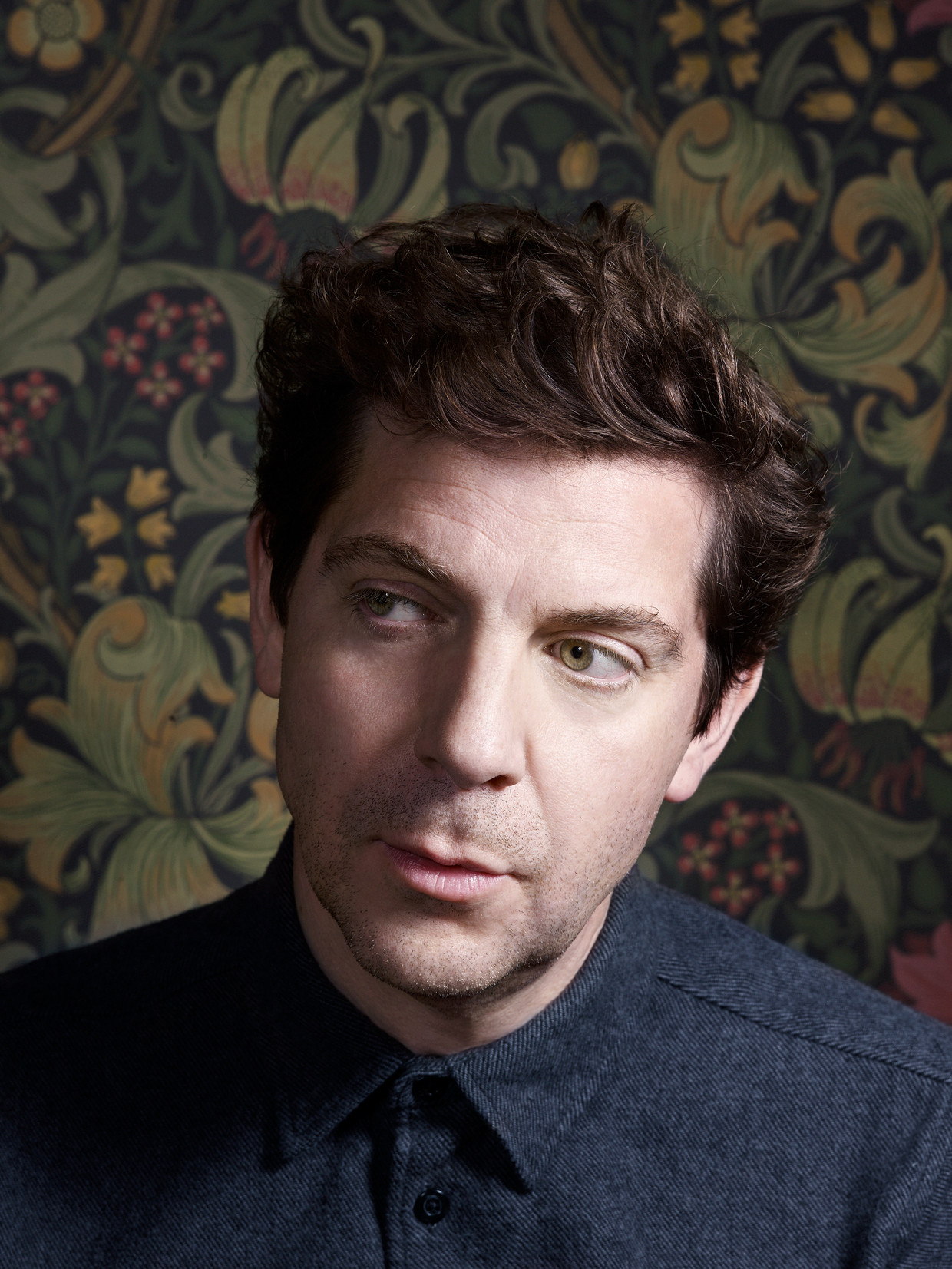 Er kan niet veel meer bij in het huis van Ramsey Nasr, maar voor een ...