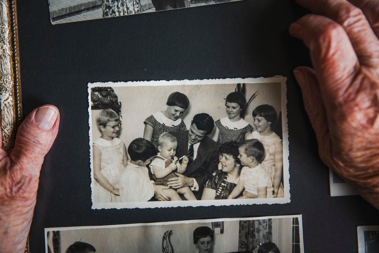 Jo Bakker is 100 jaar: ‘Niemand vertelde mij dat mijn vader was overleden’