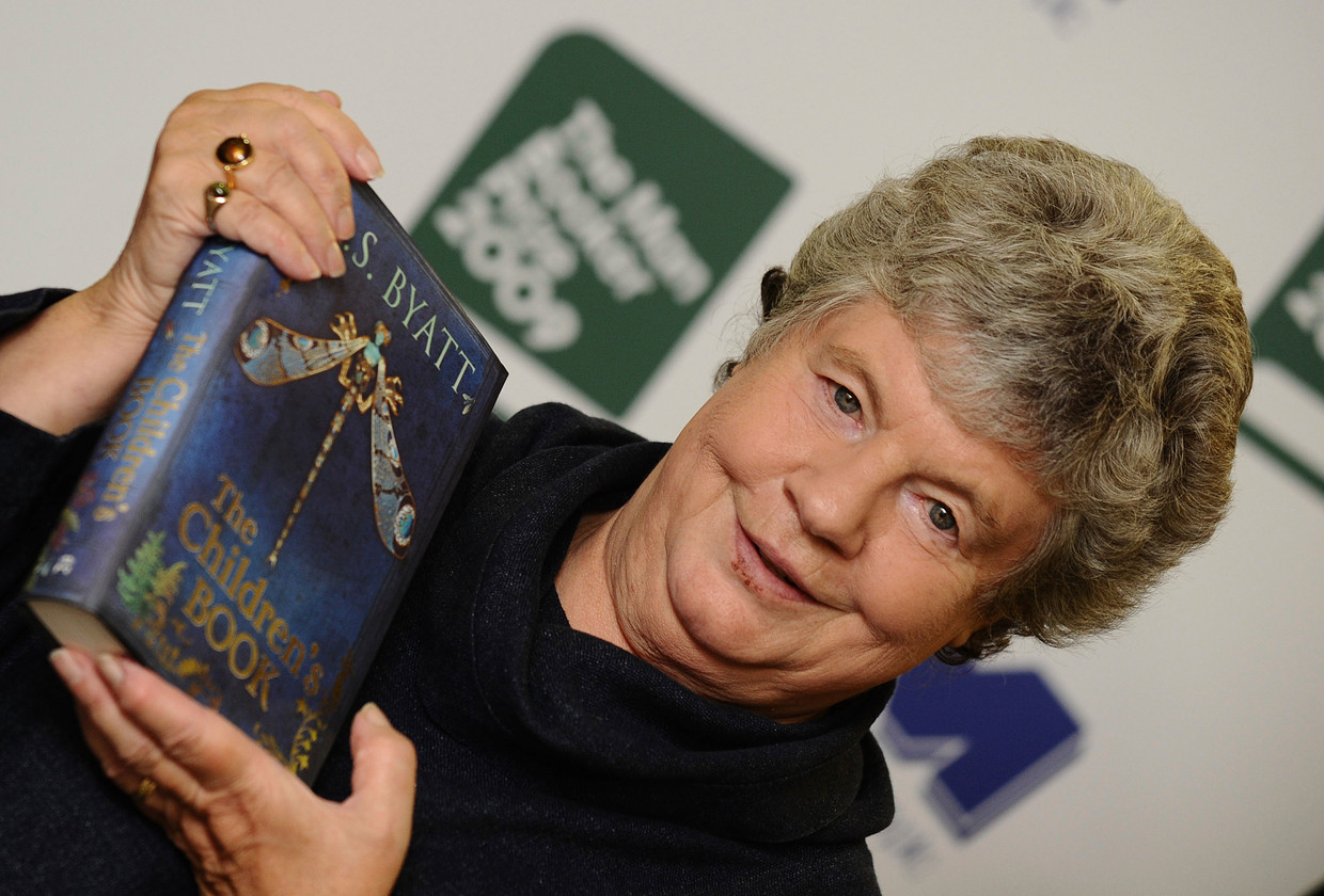 A.S. Byatt (1936-2023): Briljant, erudiet, en fan van de jaren vijftig