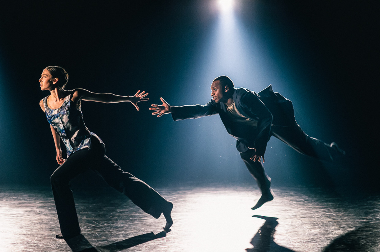 Recensie: NDT2 danst krachtig in duetten over redden van Crystal Pite