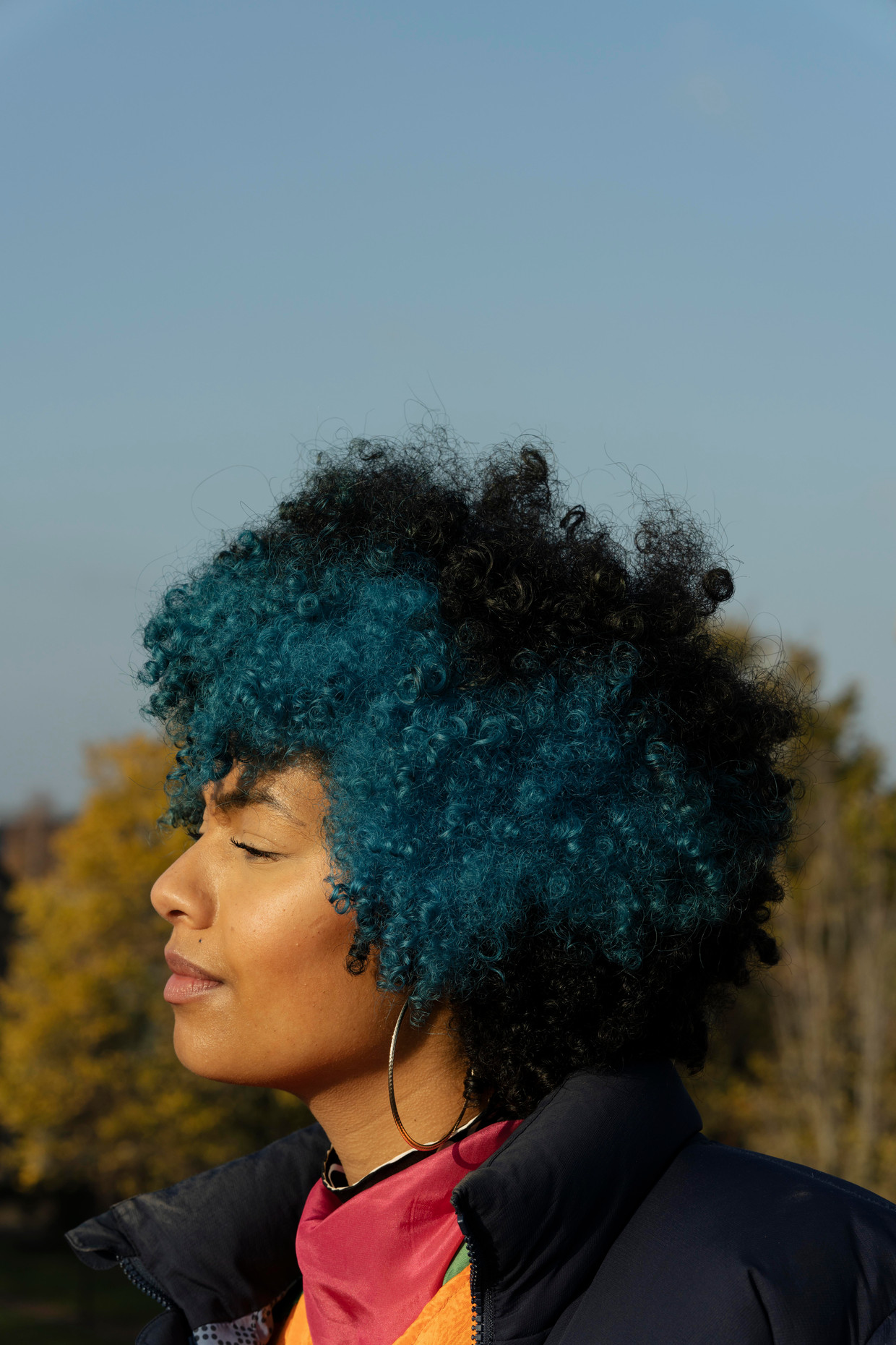 Veel mensen durven geen kleur te dragen, zegt kunstenaar Iriée Zamblé ...