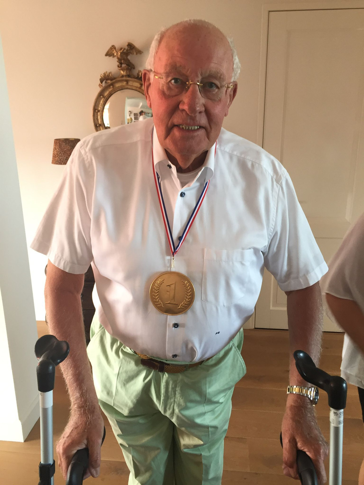 Rotterdams visicoon Hans Schmidt (1936-2023) zat vol lef en durfde ...