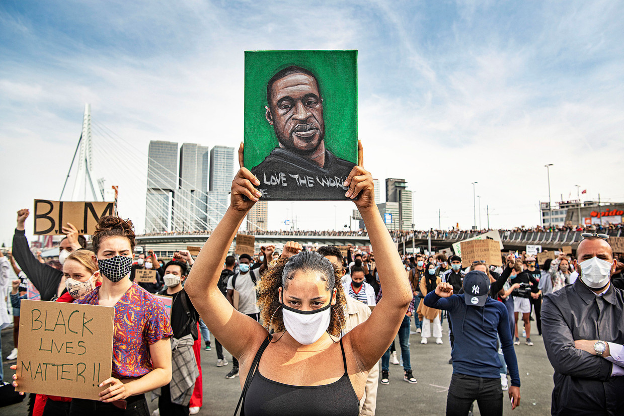 Protest tegen racisme in Rotterdam: kort maar krachtig | De Volkskrant