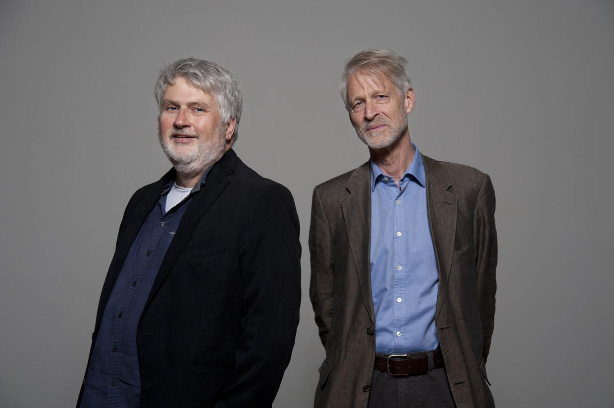 De lezende mens is een boeiende analyse van de ontlezing, die soms ...