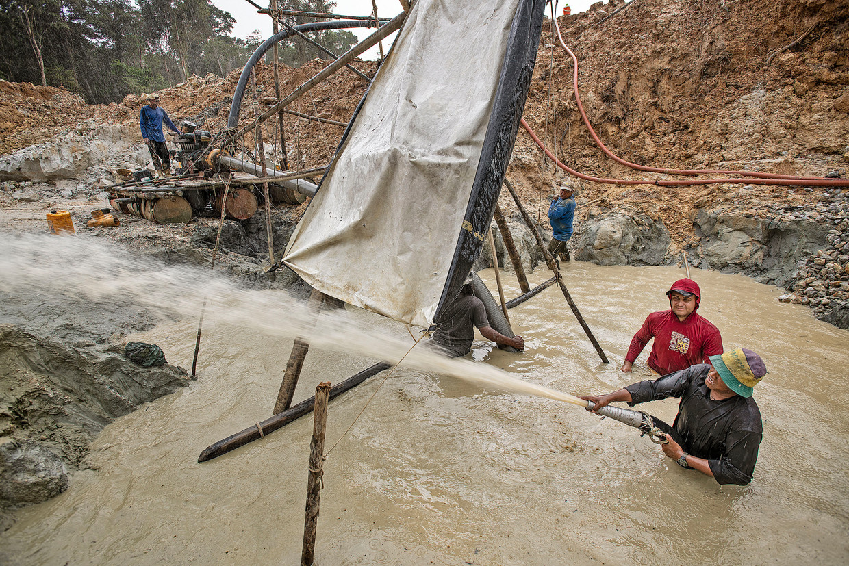 Hoe schadelijk is de illegale goudwinning in Suriname? Is er sprake van ...