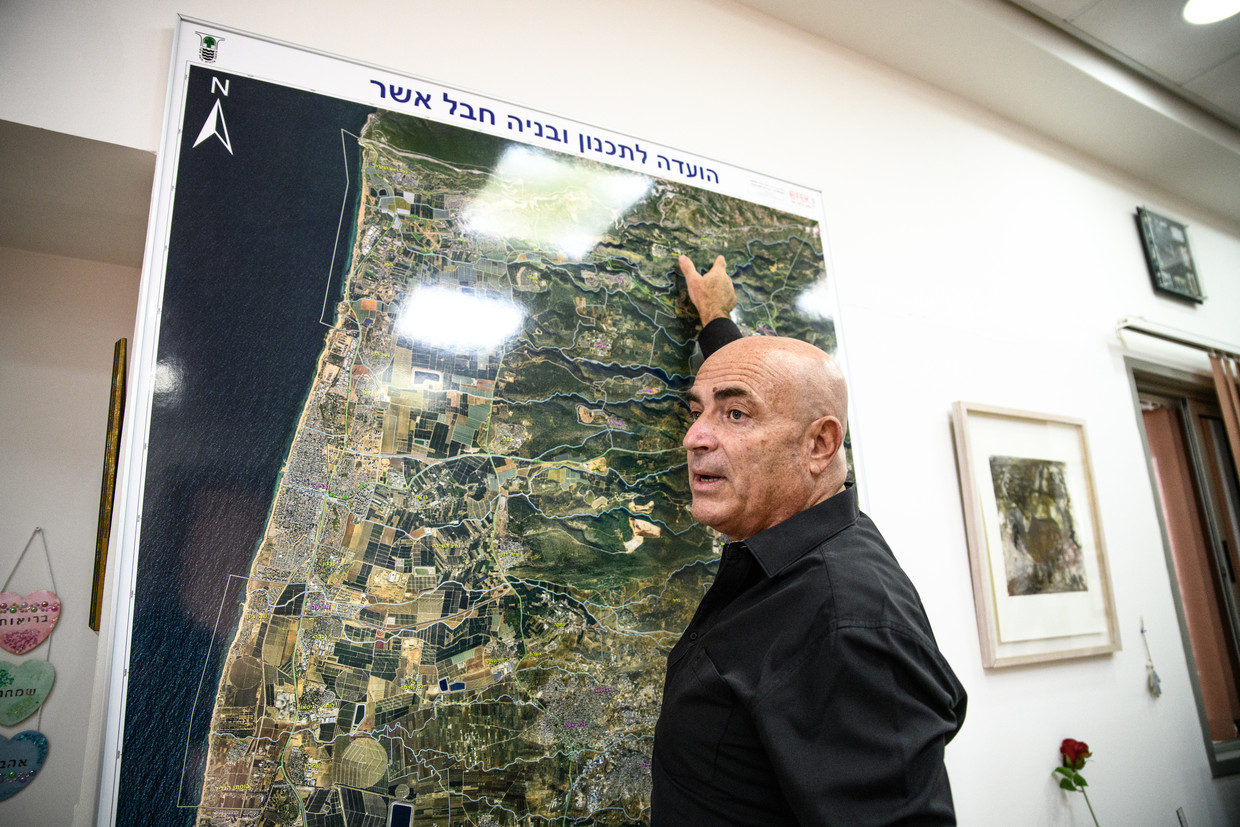 Langs de Libanese grens zijn Israëlische hotels leeg en dorpen verlaten ...