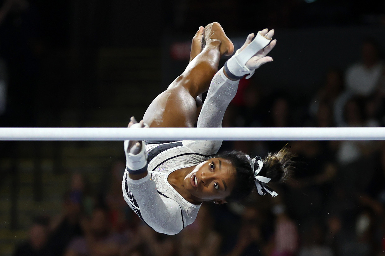 Simone Biles turnt weer en toont haar uitzonderlijke klasse, alsof er ...