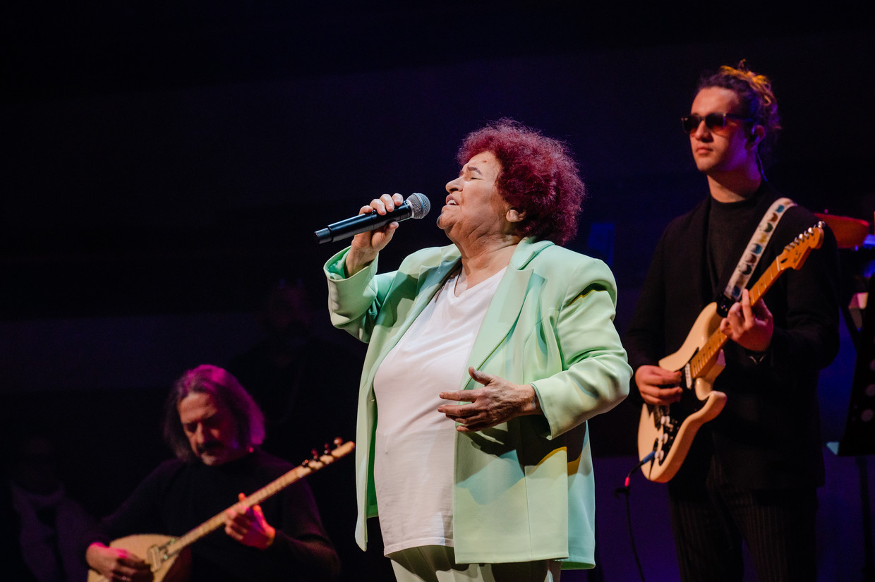 Recensie: Zangeres Selda geeft een onvergetelijk optreden in Utrecht