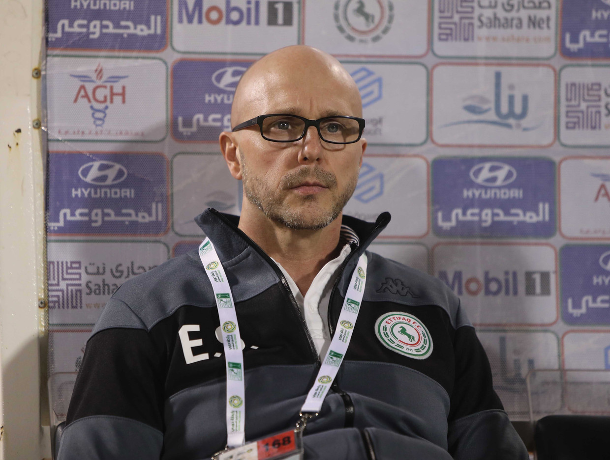 Trainer en manager Eelco Schattorie licht sceptisch over voetbal in ...