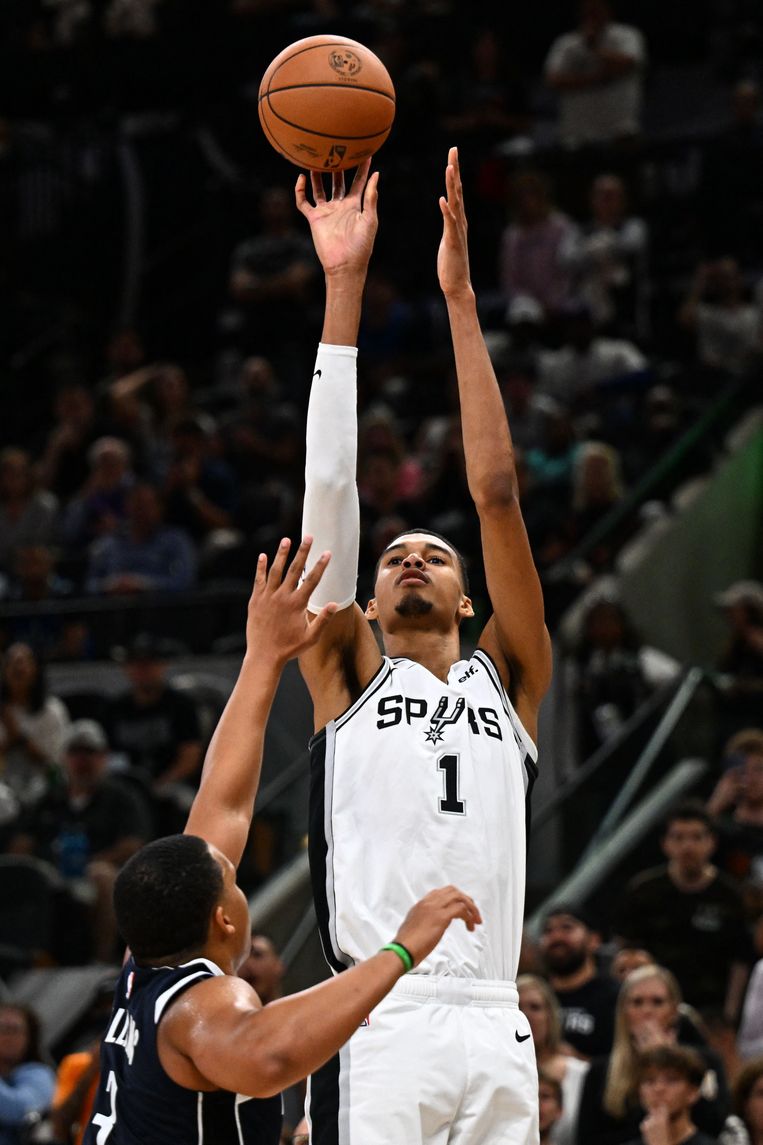 De fenomenale reus Victor Wembanyama zet de toon in de NBA | De Volkskrant