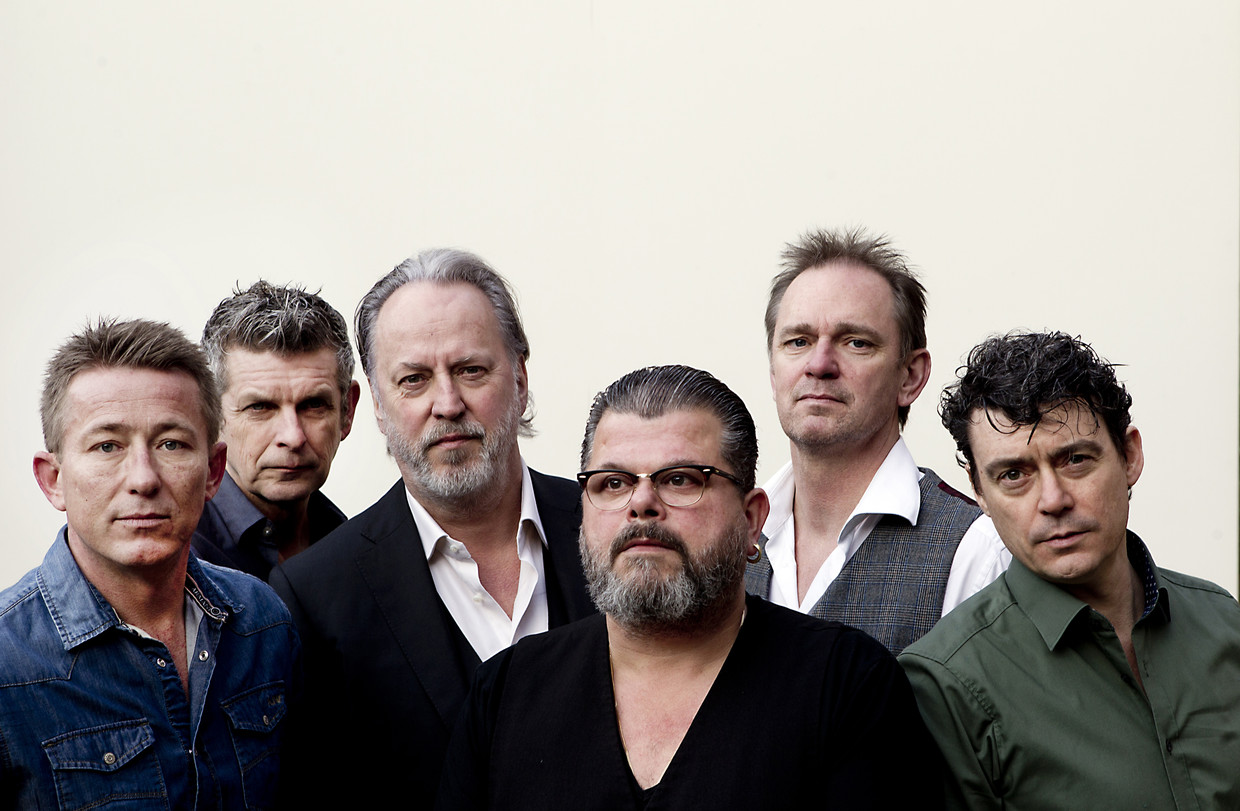 In Noord-Limburg is Rowwen Hèze de muzikale adel. ‘Door hen is Limburg weer trots op zijn dialect’