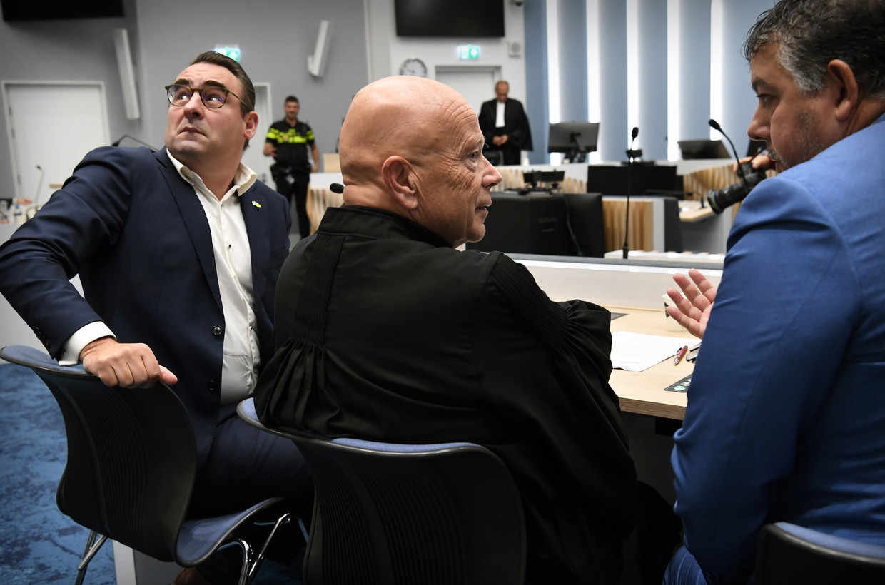 Haagse oud-wethouder en corruptieverdachte De Mos na ruim drie jaar eindelijk voor de rechter