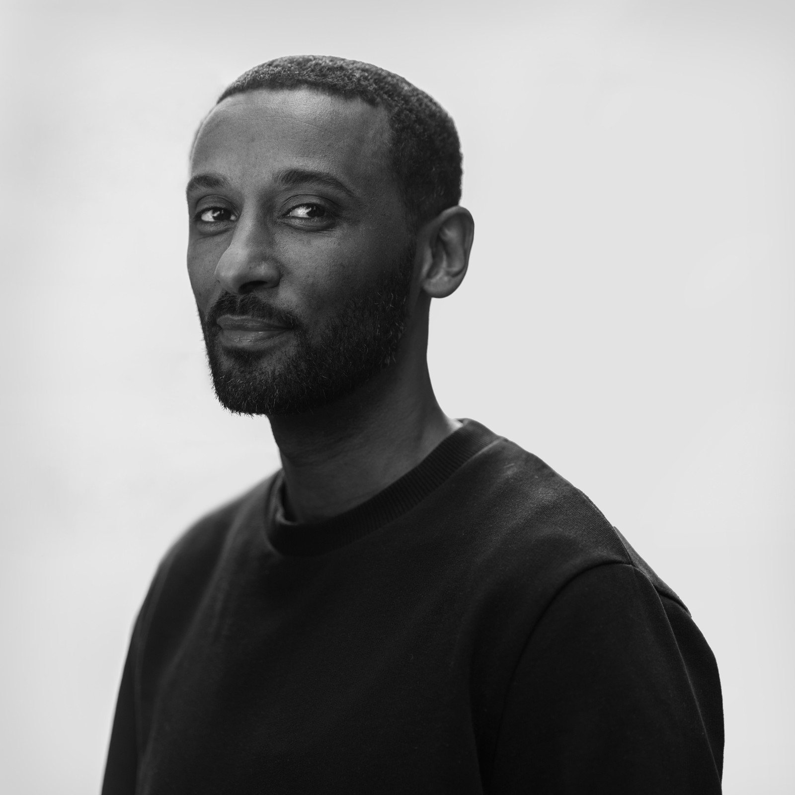 Comedian Fuad Hassen: ‘Ik ben hier niet om de wereld te redden. Ik ben ...