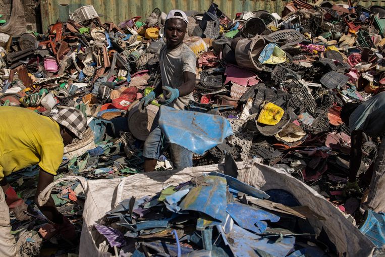 Plaag na plaag: makers van hergebruikt plastic leggen het nu af tegen ...