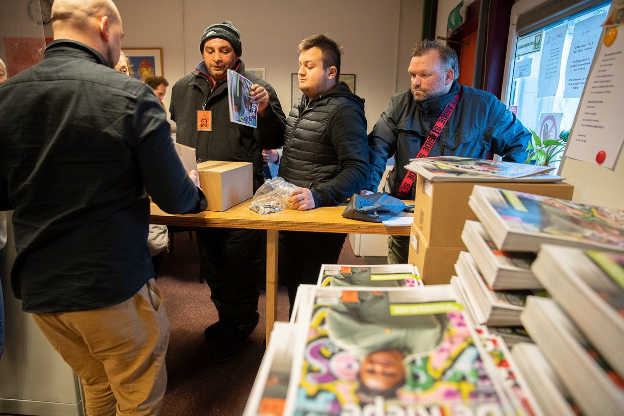 Digitale leven zet straatkrant in de kou: ‘Tegenwoordig heeft echt ...