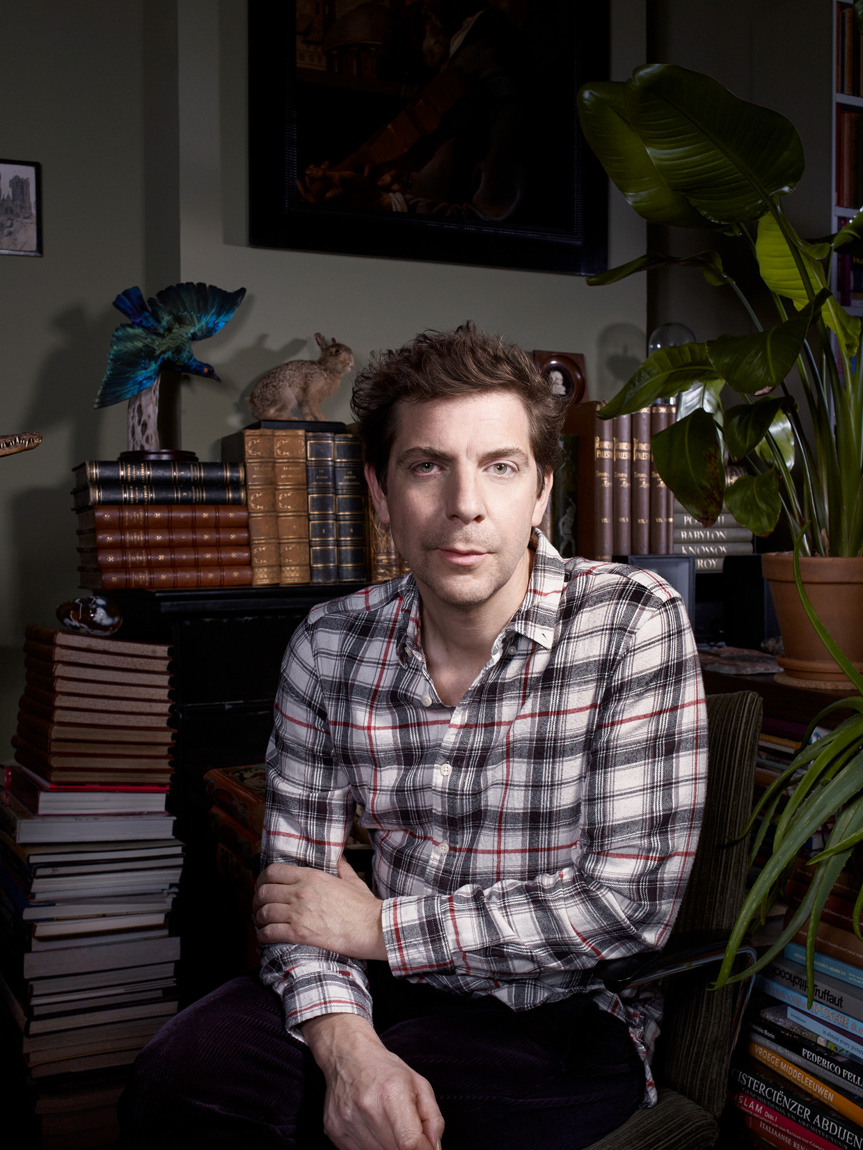 Er kan niet veel meer bij in het huis van Ramsey Nasr, maar voor een ...