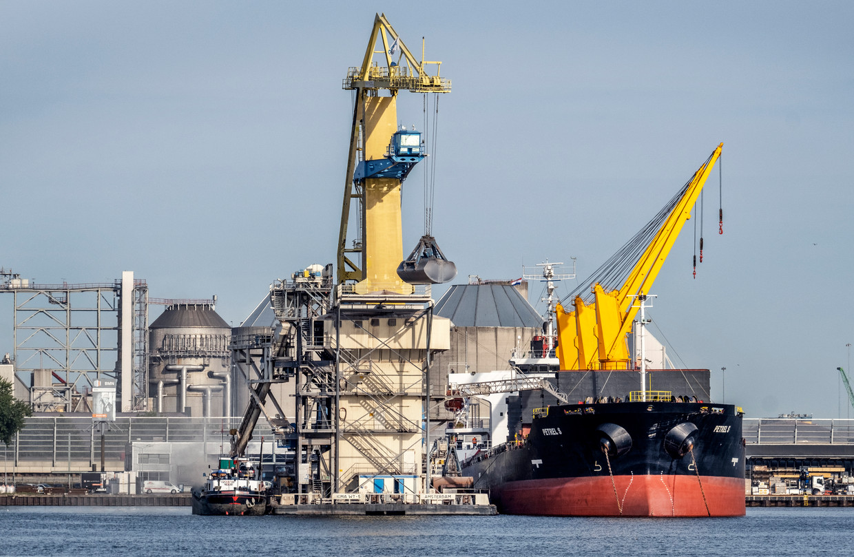 Eerste schip uit Oekraïne bereikt Amsterdamse haven. Met voer voor de ...
