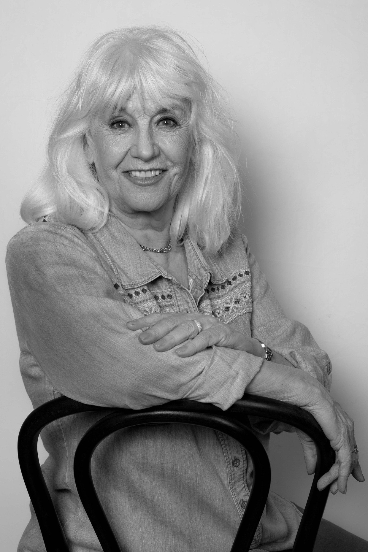 Conny Braam tilt haar verhaal over drie generaties vrouwen hoog boven ...